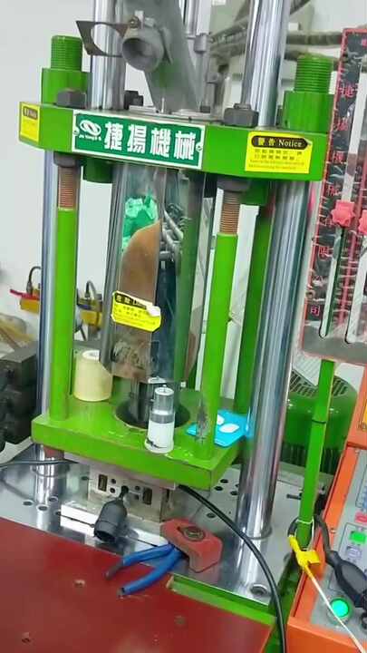 New Minitype Desktop 20 Tons Vertical Injection Molding Machine