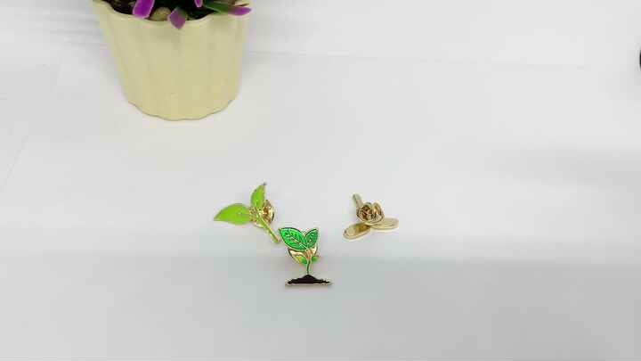 Cute Green Plant Brooch Lovely Bean Sprouts Sapling Leaves Enamel Pins ...