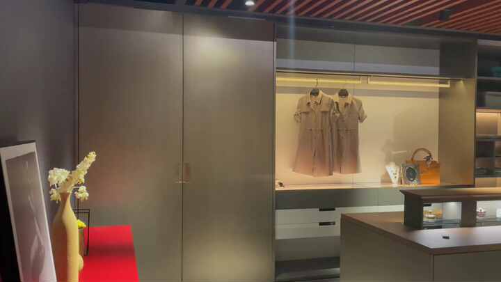 Vermont Modern U Shaped Closets with LED Light & Glass Doors