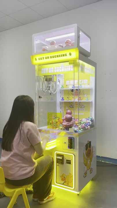 New Design Little Yellow Duck Crane Claw Machine for Sales