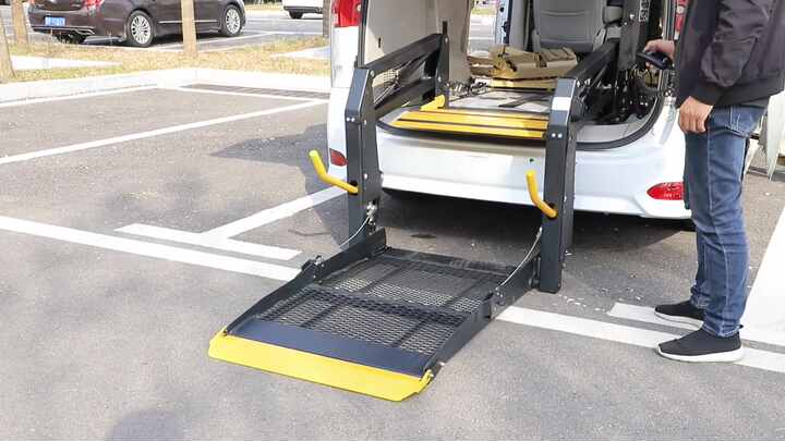 Disabled Hydraulic Bus Wheelchair Lift Bus Lift with a Load of 300kg ...