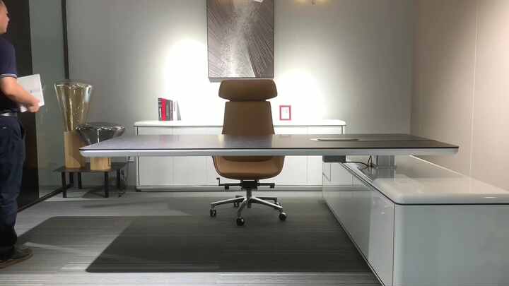 Customized Office Executive Desk - Luxury & Functionality
