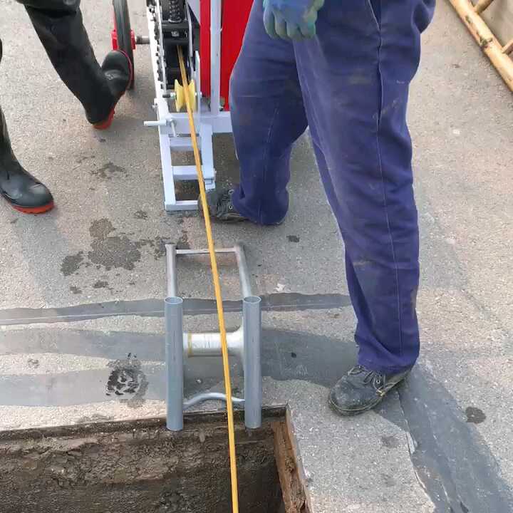 Fiber Optic Underground Manhole Cabling Pulley Cable Roller R3
