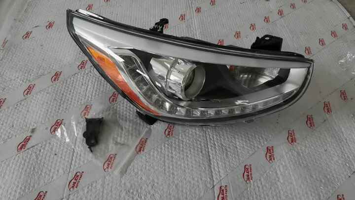 Shop 92101-1R000.92102-1R000 Head Lamp Body Parts for 2011 ACCENT
