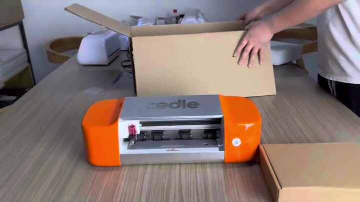 Cedle Smart Hydrogel Film Cutting Machine - Precision & Efficiency