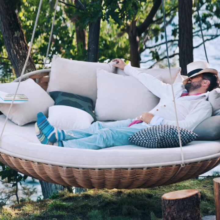 Outdoor Hanging Daybed - Modern Wicker Round Swing Bed for Gardens ...