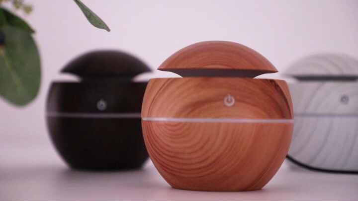 Household Mini Wood-Grain Humidifier with Aromatics LED