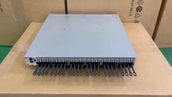 Switch San Brocade DS-6610R-B-L 24 ports, 16 Go FC, 1 an de garantie