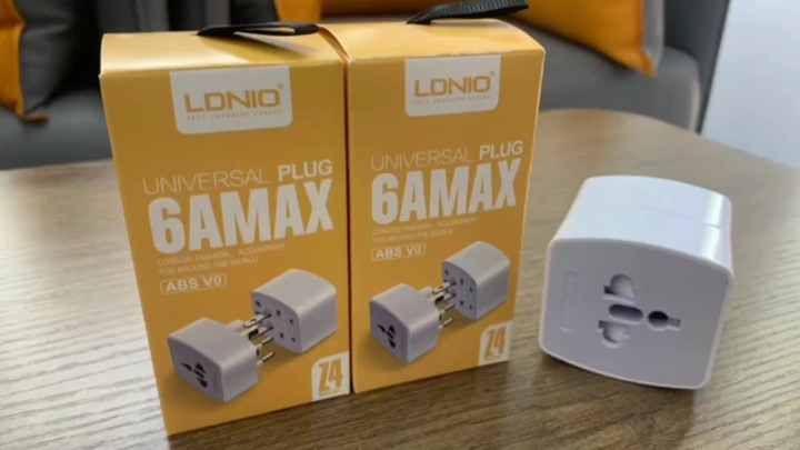 LDNIO Z4 Travel Adapter - Universal Plug & Charge Solution