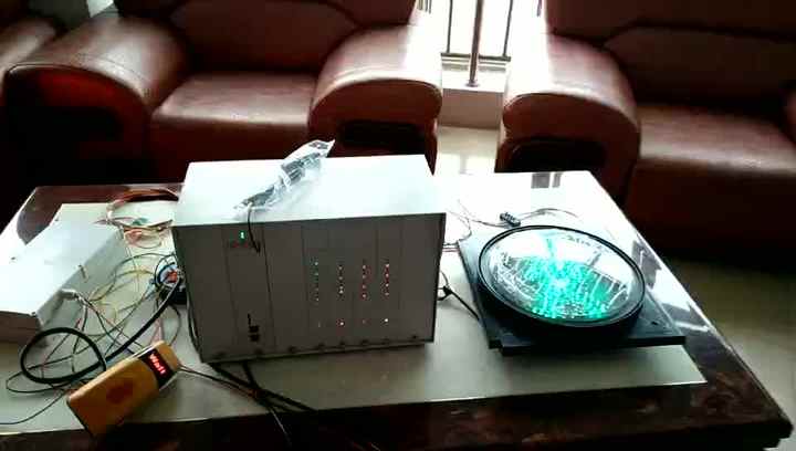 Intelligent Traffic Signal Controllers for Efficient Flow