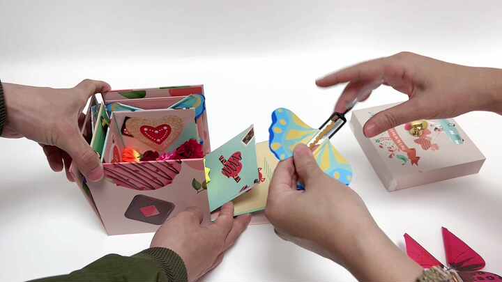 The Best Magic Flying Butterfly Gift Box Rubber Band Powered Wind up ...
