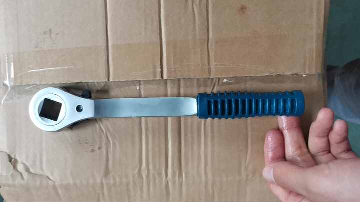 Heavy Duty Square Drive Ratchet Wrenches Female Drive Ratcheting Line ...