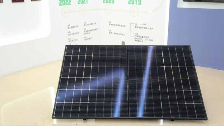 Balcony Solar System 800W - Efficient Photovoltaic Power