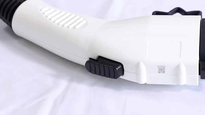 UCHEN Plug - Reliable J1772 EV Connector for Hybrid Vehicles