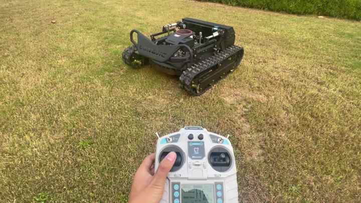 High Quality CE Approve Grass Cutting Machine Crawler Brush Cutter for ...