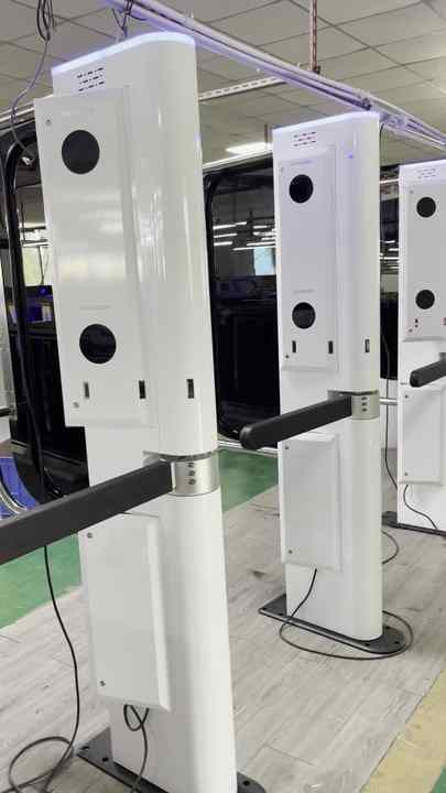 Snow Swing Barrier Gate for Ski Resort - Secure & Efficient