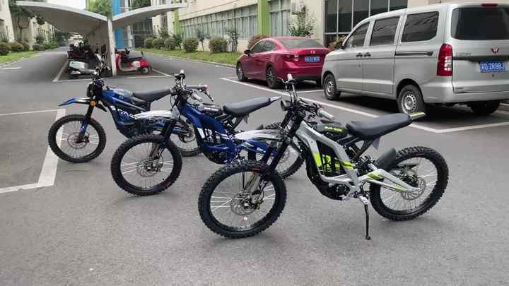 Surron Light Bee X - 6000W Electric Dirt Bike for Fun & Thrill