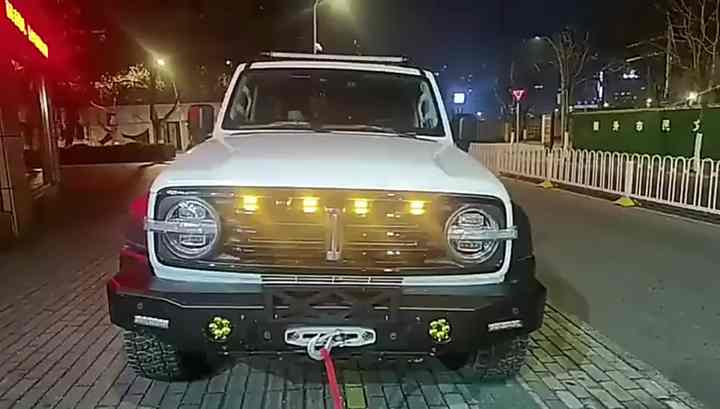 Yosovlamp LED small yellow light on the front face of the car hood ...