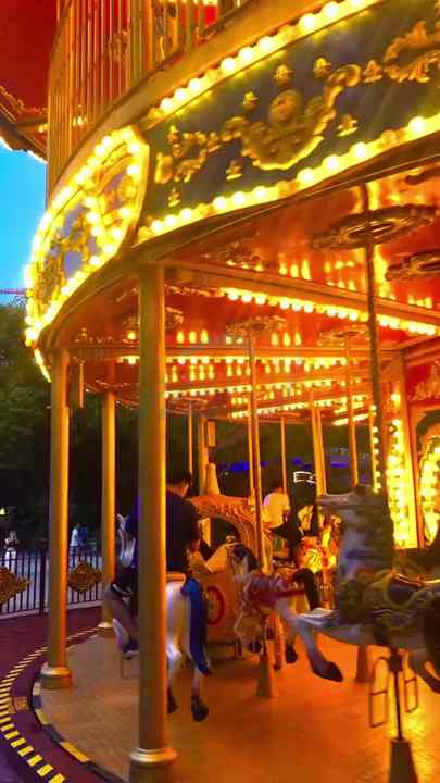 China Double Decker Luxury Double Layer Outdoor Electric Carousel Rides ...