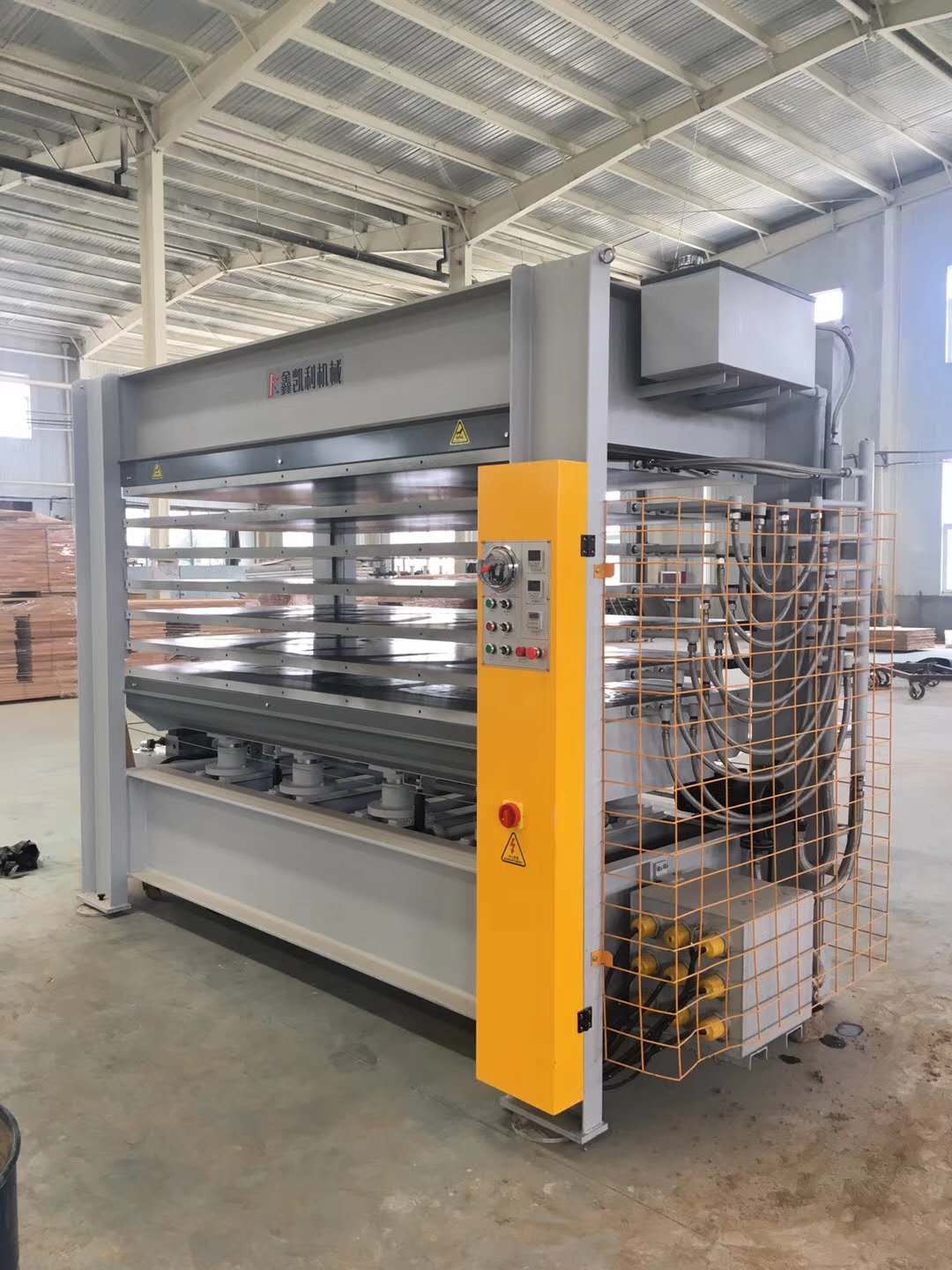 Door skin press machine - Plywoodline