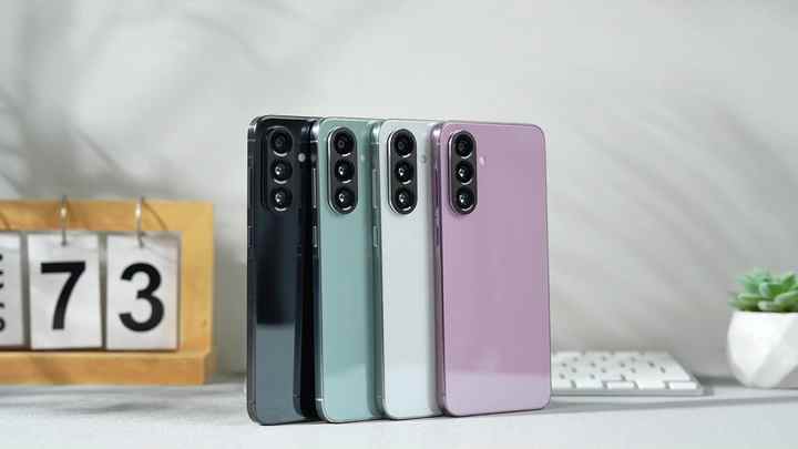 7.3 Inch 72MP 108MP Snapdragon8 Gen3 16GB+1TB 8000mah Smart Phone