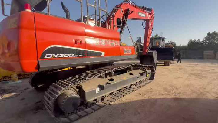 used Heavy Equipmentused Doosan Dx300Excavator30tons Machinery Doosan ...