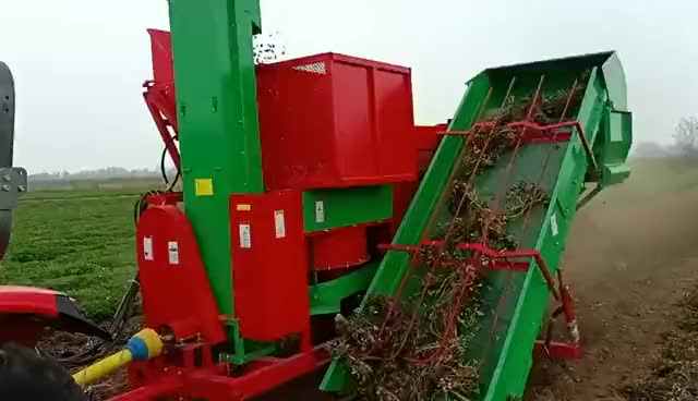 Wet and Dry Dual-purpose Tractor Traction Harvester Fresh Peanut Fruit ...