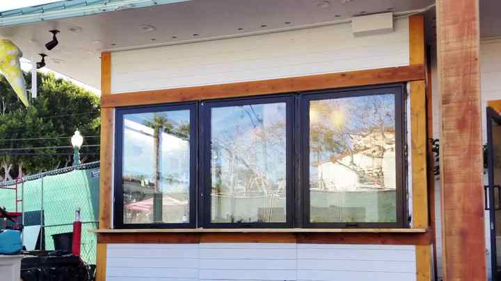 Modern Australian Style Bar Restaurant Push Flip Window
