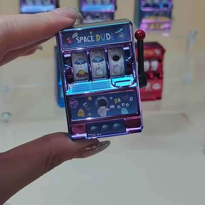 Mini Slot Machine Toy - Keychain Pendant Slot Machine