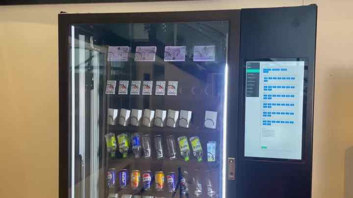 24 Hours Automatic Vending Machines with Coin Operated Option
