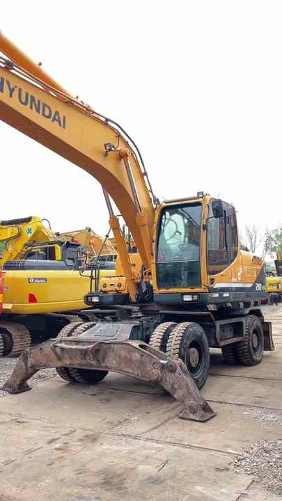 Original Condition Wheel Digger Excavator Machine Hyundai Robex 210W-9S ...