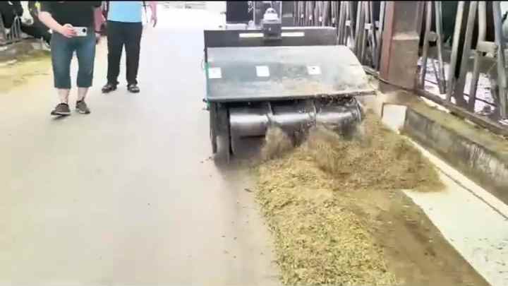 Dairy Farm Automation Equipment Automatic Feed Pusher Robot Feed ...