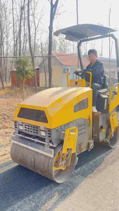 EACHAN Diesel Mini Compactor Road Roller Vibratory Asphalt Road Roller ...