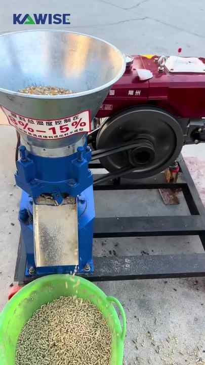 Diesel Engine Model 210 Animal Feed Making Machine for Poultry Feed ...