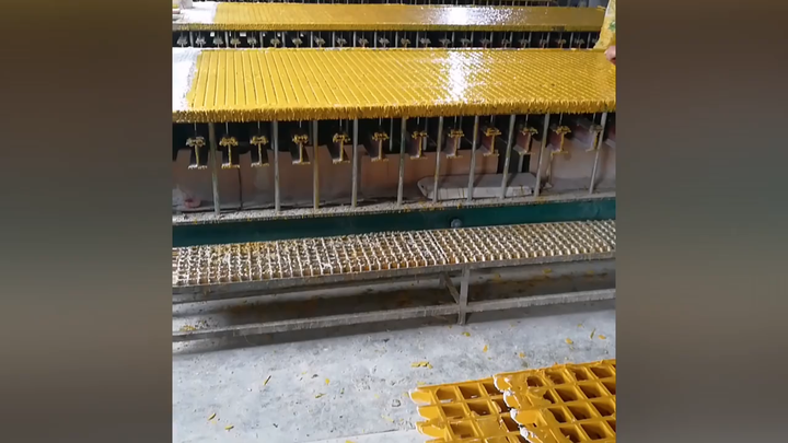 Mesh 38 X 38 mm FRP Grating Flooring Mesh Platform Drainage System ...