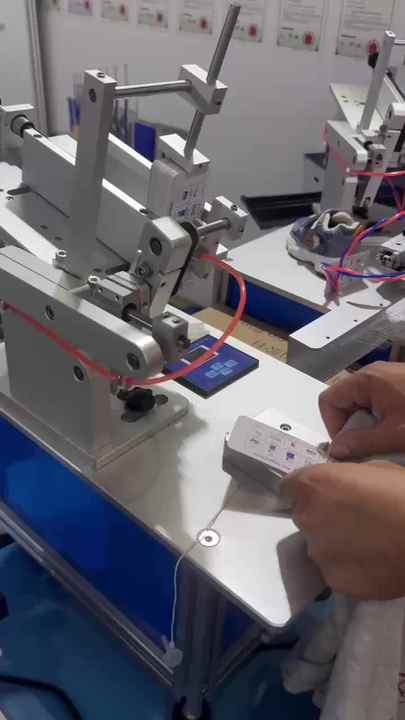 Toy Hanging Rope Marking Equipment Automatic Card Feeding Tag Attaching ...