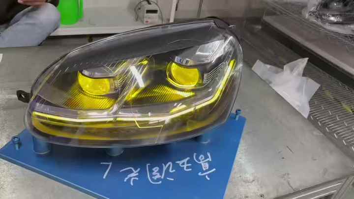 Upgrade Your Volkswagen Golf 5 Lights with Projector Lenses