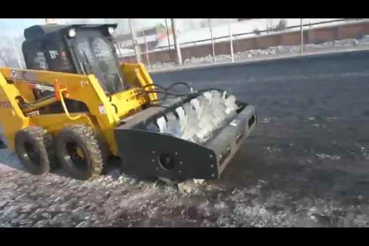 Rolling Skid Steer Loader Ice Breaker Winter Road De-icing Machine ...