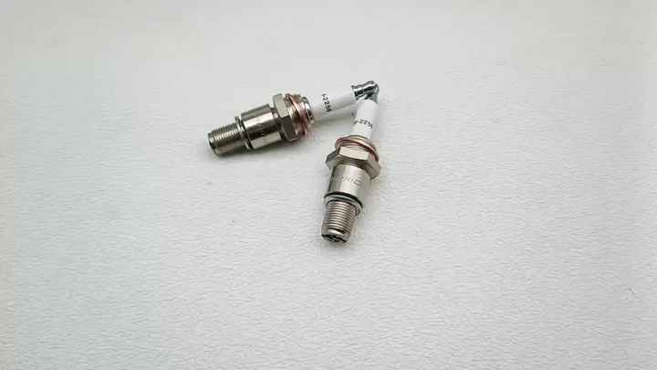 Construction Machinery Parts Engine Ignition Spark Plug 4W-2256 4W2256 ...
