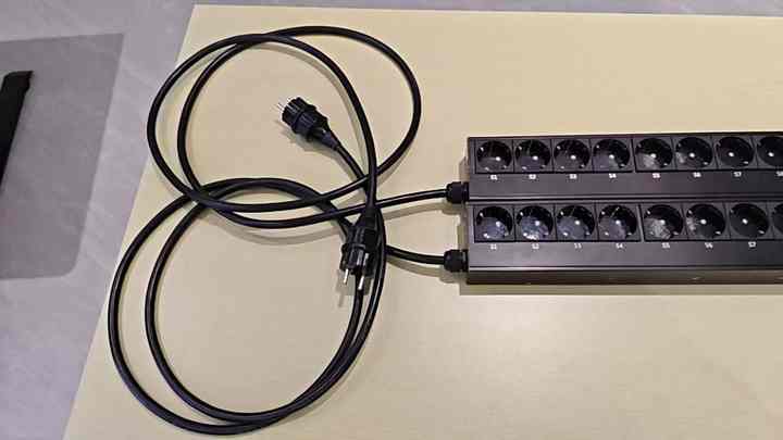 Dual Input Smart PDU 220V 10A CN Socket 4-Outlet USB Temp-Humidity ...