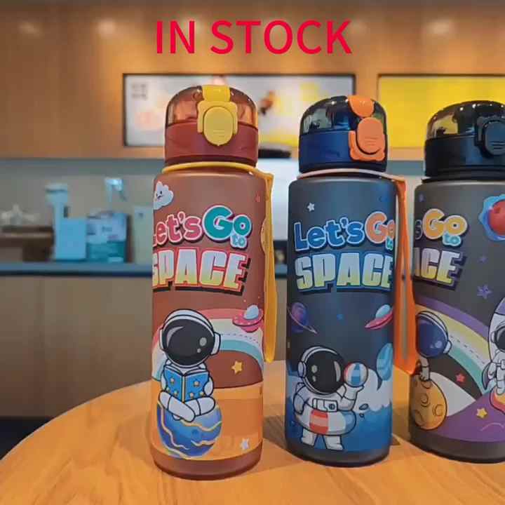 700ml Spaceman Plastic Water Bottle - Portable & Durable