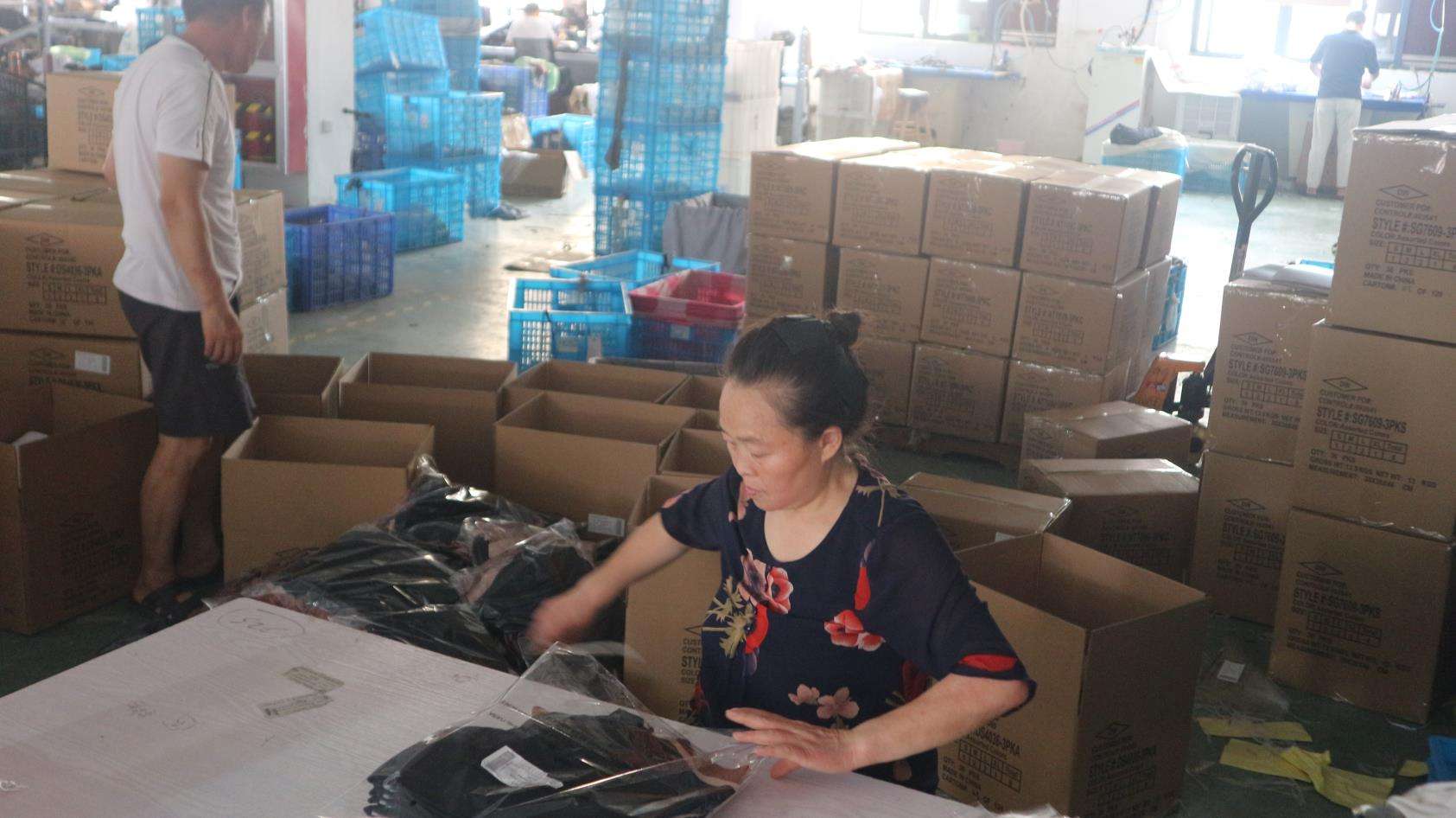 Yiwu Qianjun Clothing Co., Ltd.