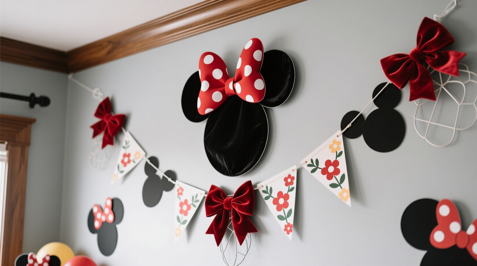 Minnie Mouse Decorations: Safe DIY Party Guide
