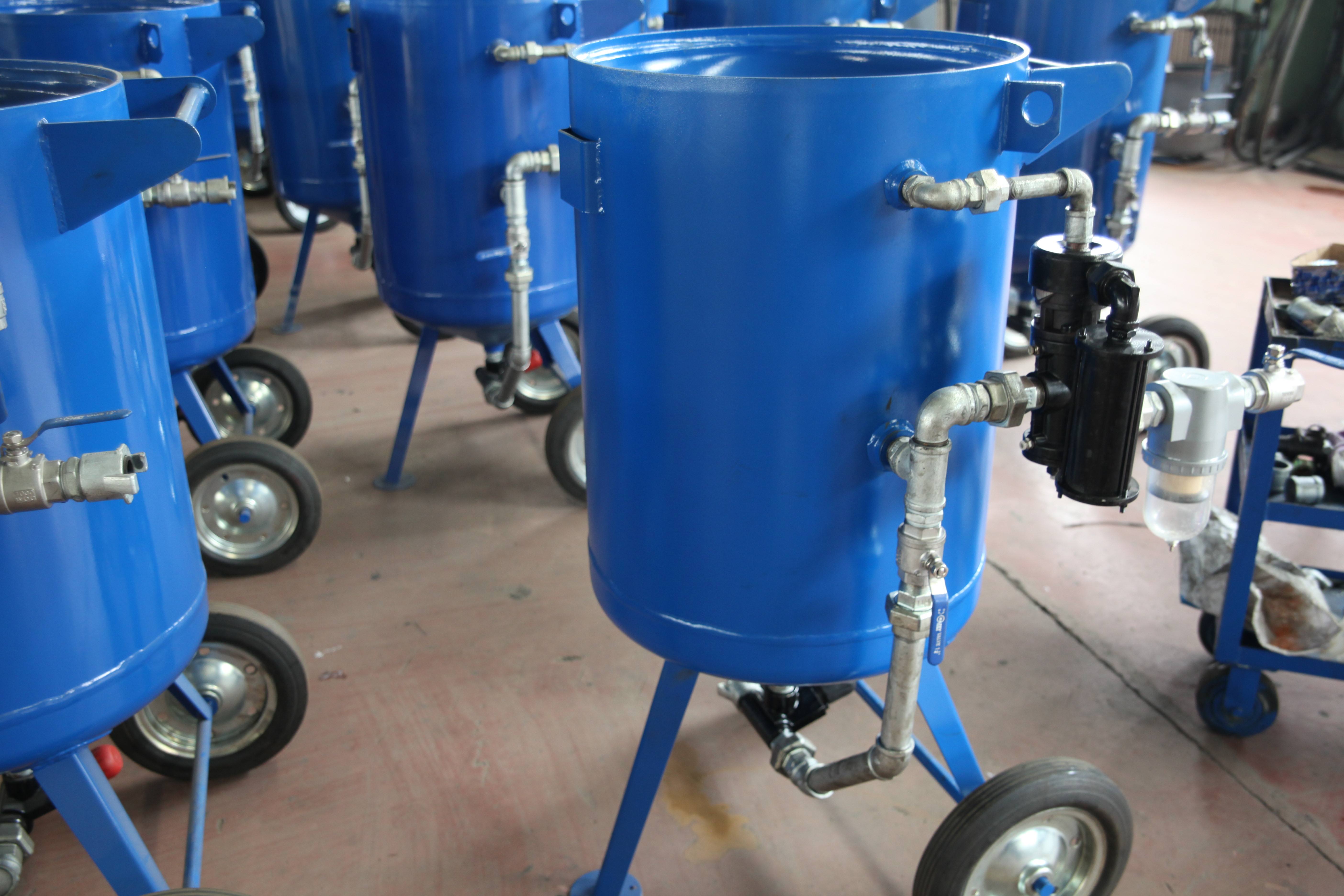 Manual Mini 100L/200L Sandblasting Tank Steel Shot Blasting Machine ...