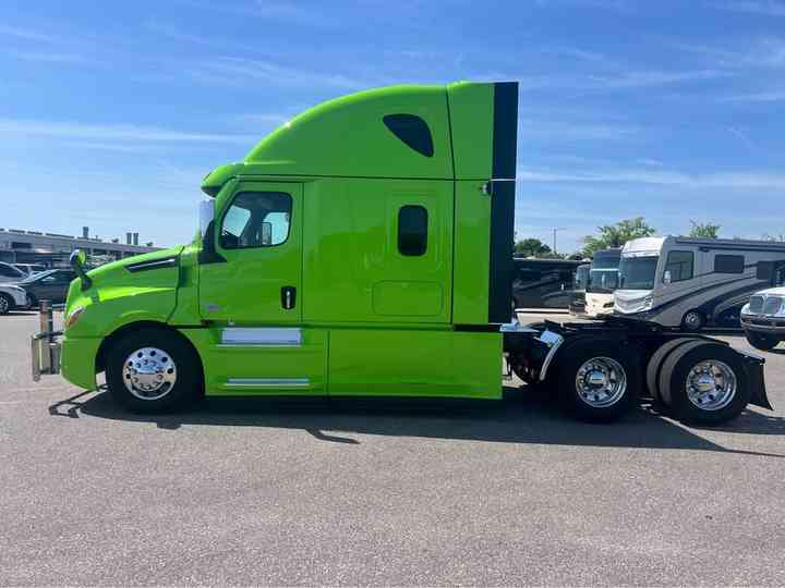 Used 2023 Freightliners Cascadias 126 Sleeper| Alibaba.com