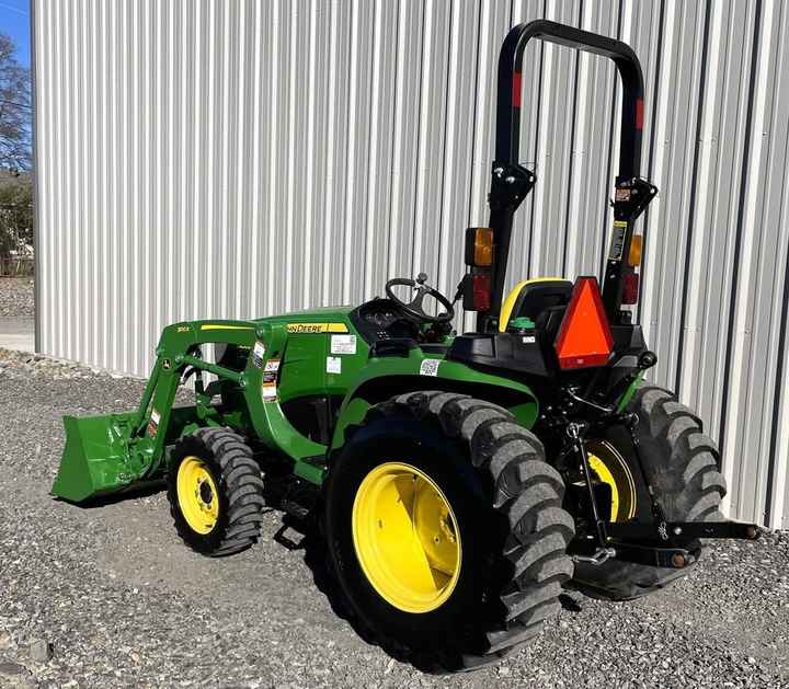 30hp John Deere 3032E Tractor with Front End Loader