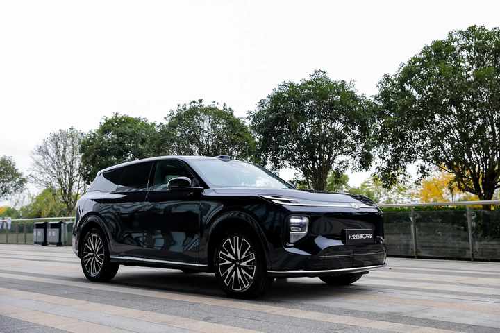2025 Changan Qiyuan Q07 Hybrid Electric SUV - 5 Seats
