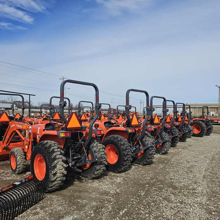 2017 Kubota L3902 Mini Farm Tractor - 40HP with Loader