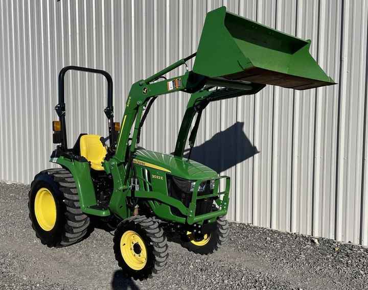 30hp John Deere 3032E Tractor with Front End Loader