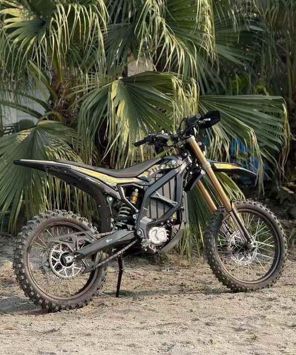 2025 Surron Ultra Bee Black Carbon Edition - 21KW E Bike